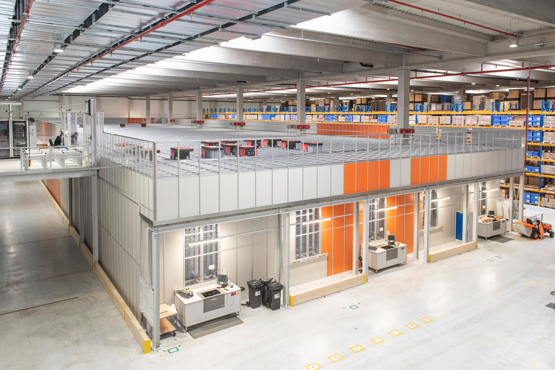 An insight into the AutoStore small parts warehouse | STIHL